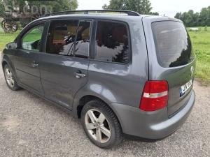 Pelēks Volkswagen Touran 2003 Valmiera, ar dzinēja tilpumu 2.00 L un nobraukumu 330 tūkst. km par 1800 €, foto 13 vietnē AUTOMOTO.COM.LV