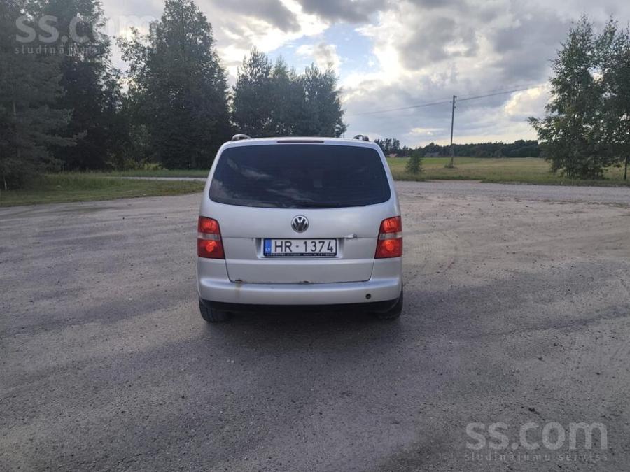 Pelēks Volkswagen Touran 2003 Madona, ar dzinēja tilpumu 1.90 L un nobraukumu 326 tūkst. km par 1300 €, foto 5 vietnē AUTOMOTO.COM.LV