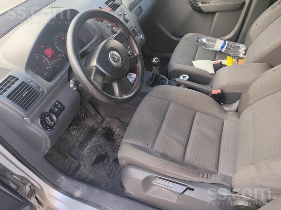 Pelēks Volkswagen Touran 2003 Madona, ar dzinēja tilpumu 1.90 L un nobraukumu 326 tūkst. km par 1300 €, foto 10 vietnē AUTOMOTO.COM.LV