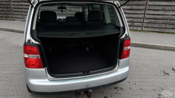 Volkswagen Touran 2003 Šilutė vietnē Pelēks Volkswagen Touran 2003 Šilutė, ar dzinēja tilpumu 2.00 L un nobraukumu 357 tūkst. km par 1450 €, foto 8 vietnē AUTOMOTO.COM.LV