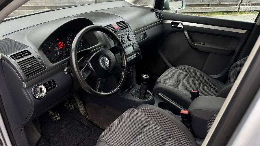 Pelēks Volkswagen Touran 2003 Šilutė, ar dzinēja tilpumu 2.00 L un nobraukumu 357 tūkst. km par 1450 €, foto 12 vietnē AUTOMOTO.COM.LV