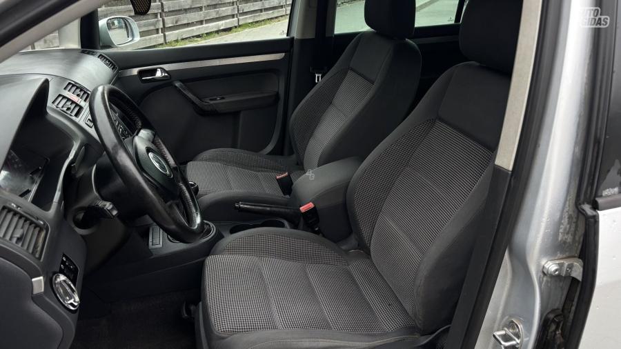 Pelēks Volkswagen Touran 2003 Šilutė, ar dzinēja tilpumu 2.00 L un nobraukumu 357 tūkst. km par 1450 €, foto 13 vietnē AUTOMOTO.COM.LV