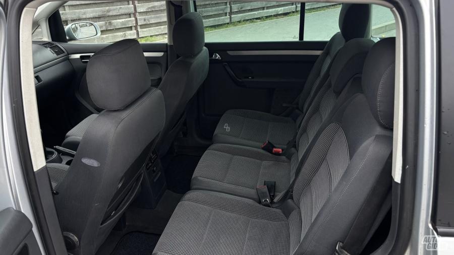 Pelēks Volkswagen Touran 2003 Šilutė, ar dzinēja tilpumu 2.00 L un nobraukumu 357 tūkst. km par 1450 €, foto 14 vietnē AUTOMOTO.COM.LV