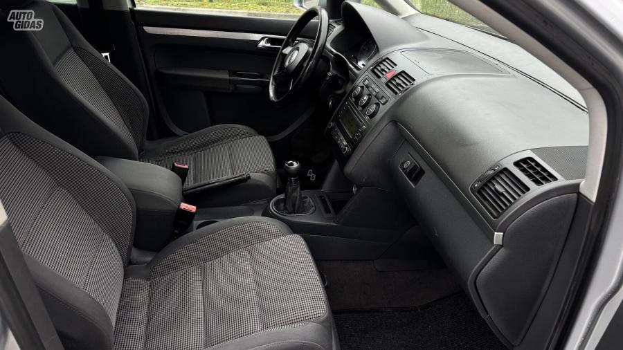 Pelēks Volkswagen Touran 2003 Šilutė, ar dzinēja tilpumu 2.00 L un nobraukumu 357 tūkst. km par 1450 €, foto 15 vietnē AUTOMOTO.COM.LV