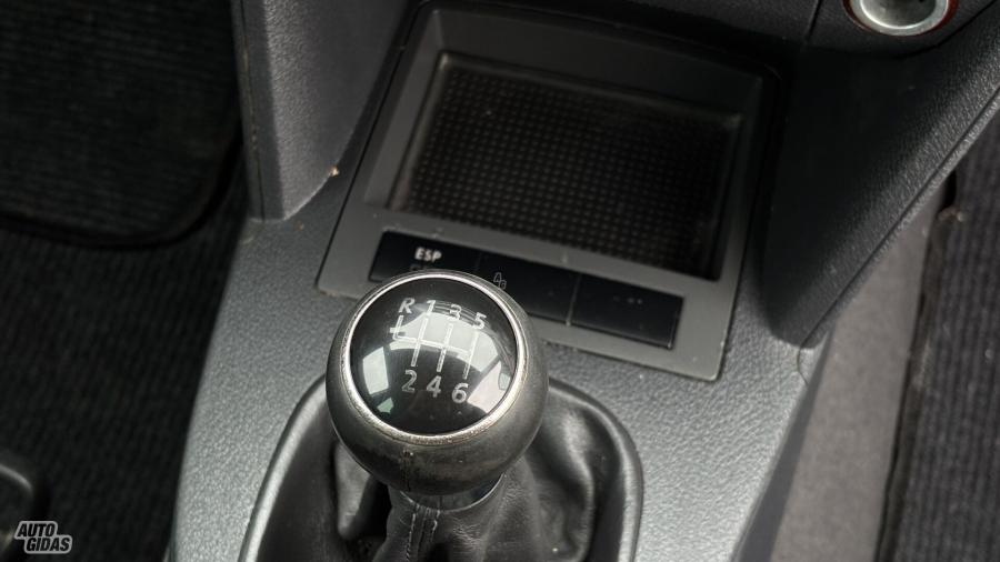 Pelēks Volkswagen Touran 2003 Šilutė, ar dzinēja tilpumu 2.00 L un nobraukumu 357 tūkst. km par 1450 €, foto 16 vietnē AUTOMOTO.COM.LV