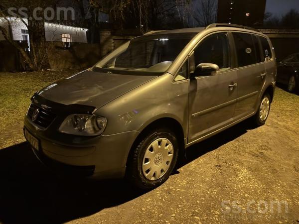 Pelēks Volkswagen Touran 2004 Rīga, ar dzinēja tilpumu 1.60 L un nobraukumu 0 tūkst. km par 1300 €, foto 1 vietnē AUTOMOTO.COM.LV