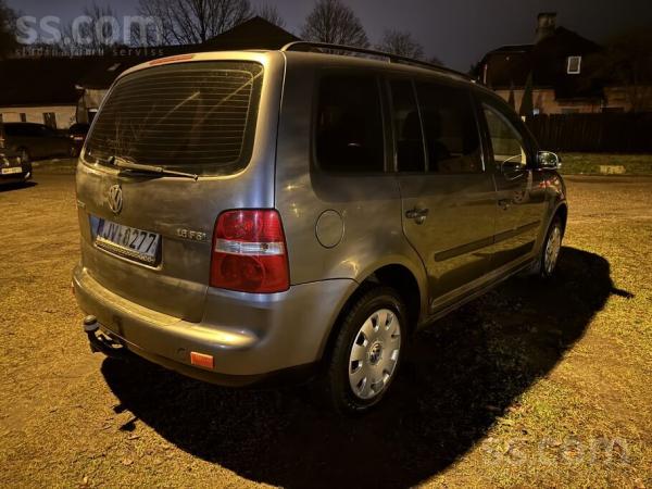 Pelēks Volkswagen Touran 2004 Rīga, ar dzinēja tilpumu 1.60 L un nobraukumu 0 tūkst. km par 1300 €, foto 3 vietnē AUTOMOTO.COM.LV
