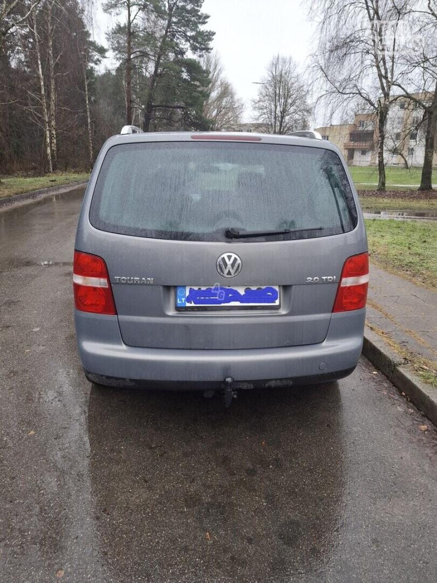 Grey Volkswagen Touran 2004 in Panevezys, with an engine capacity of 2.00 L and mileage of 299 thousand km for 2950 €, photo 1 on AUTOMOTO.COM.LV