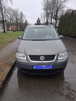 Grey Volkswagen Touran 2004 in Panevezys, with an engine capacity of 2.00 L and mileage of 299 thousand km for 2950 €, photo 3 on AUTOMOTO.COM.LV