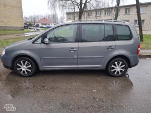 Grey Volkswagen Touran 2004 in Panevezys, with an engine capacity of 2.00 L and mileage of 299 thousand km for 2950 €, photo 4 on AUTOMOTO.COM.LV