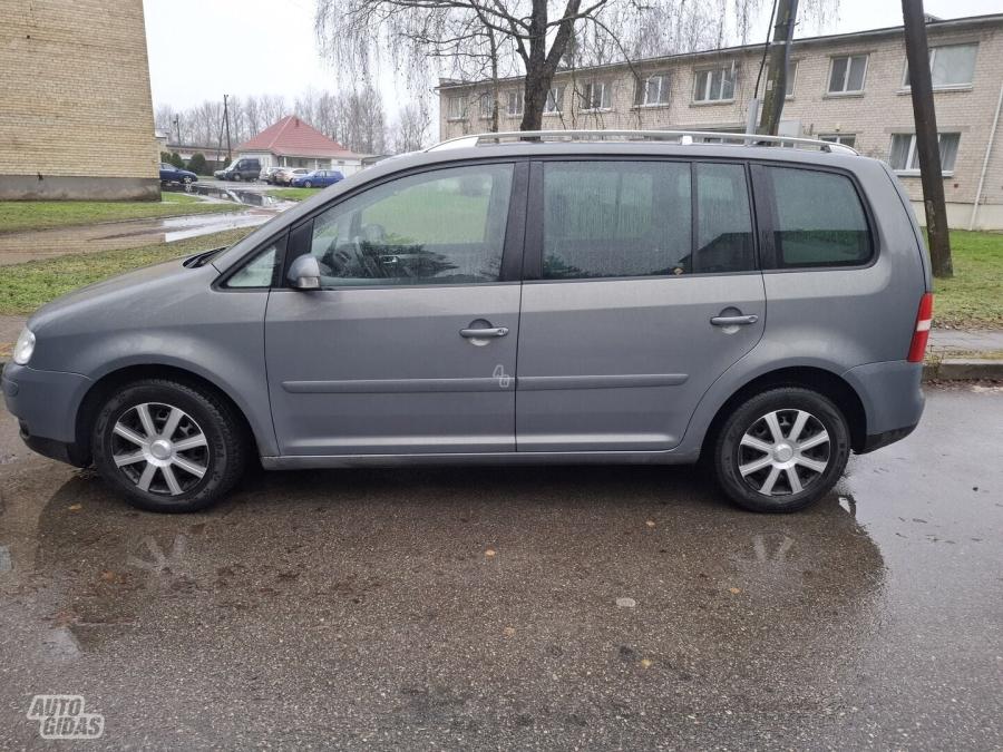 Grey Volkswagen Touran 2004 in Panevezys, with an engine capacity of 2.00 L and mileage of 299 thousand km for 2950 €, photo 4 on AUTOMOTO.COM.LV