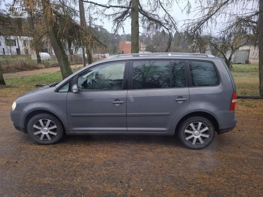 Grey Volkswagen Touran 2004 in Panevezys, with an engine capacity of 2.00 L and mileage of 299 thousand km for 2950 €, photo 8 on AUTOMOTO.COM.LV