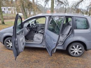 Grey Volkswagen Touran 2004 in Panevezys, with an engine capacity of 2.00 L and mileage of 299 thousand km for 2950 €, photo 12 on AUTOMOTO.COM.LV