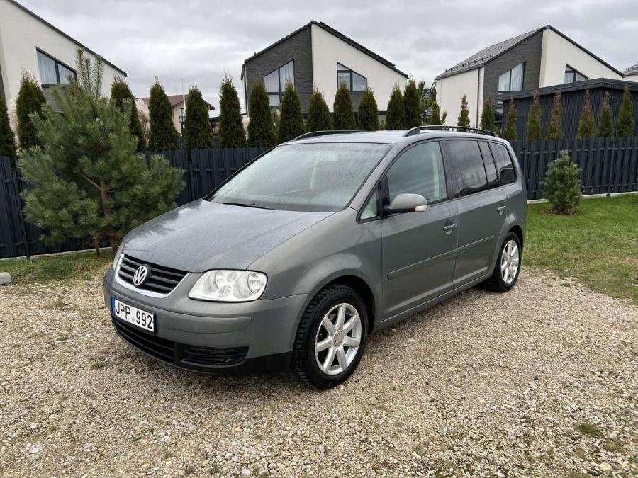 Grey Volkswagen Touran 2004 in Klaipeda, with an engine capacity of 1.90 L and mileage of 346 thousand km for 1750 €, photo 6 on AUTOMOTO.COM.LV