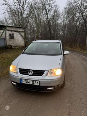 Grey Volkswagen Touran 2004 in Anyksciai, with an engine capacity of 1.97 L and mileage of 320 thousand km for 499 €, photo  on AUTOMOTO.COM.LV