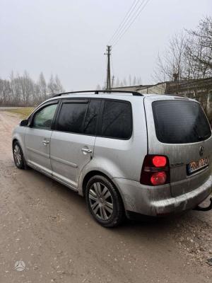 Grey Volkswagen Touran 2004 in Anyksciai, with an engine capacity of 1.97 L and mileage of 320 thousand km for 499 €, photo 4 on AUTOMOTO.COM.LV