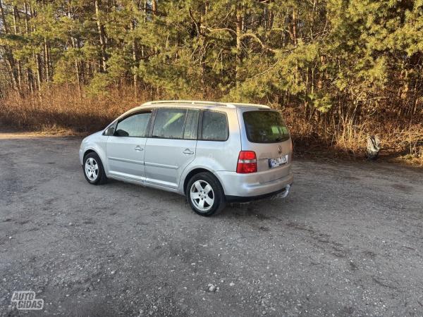 Pelēks Volkswagen Touran 2004 Anykščiai, ar dzinēja tilpumu 2.00 L un nobraukumu 356 tūkst. km par 850 €, foto 3 vietnē AUTOMOTO.COM.LV