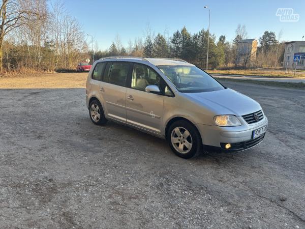 Pelēks Volkswagen Touran 2004 Anykščiai, ar dzinēja tilpumu 2.00 L un nobraukumu 356 tūkst. km par 850 €, foto 5 vietnē AUTOMOTO.COM.LV