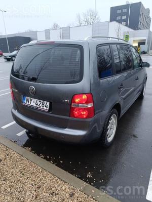 Grey Volkswagen Touran 2004 in Riga, with an engine capacity of 1.90 L and mileage of 342 thousand km for 1700 €, photo 3 on AUTOMOTO.COM.LV