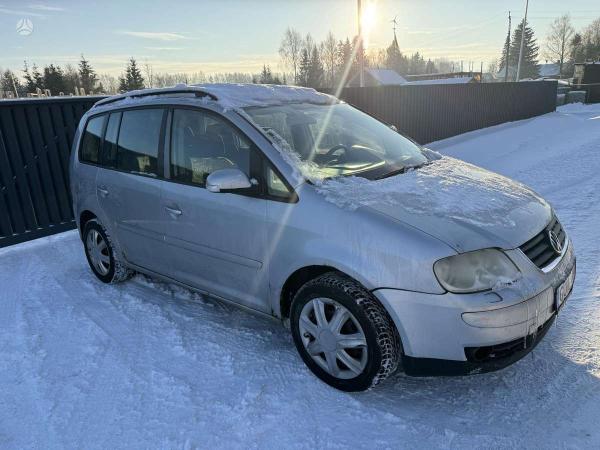 Pelēks Volkswagen Touran 2004 Šauļi, ar dzinēja tilpumu 1.97 L un nobraukumu 398 tūkst. km par 600 €, foto 3 vietnē AUTOMOTO.COM.LV