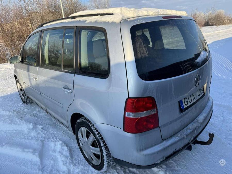 Pelēks Volkswagen Touran 2004 Šauļi, ar dzinēja tilpumu 1.97 L un nobraukumu 398 tūkst. km par 600 €, foto 6 vietnē AUTOMOTO.COM.LV