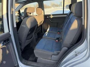 Pelēks Volkswagen Touran 2004 Šauļi, ar dzinēja tilpumu 1.97 L un nobraukumu 398 tūkst. km par 600 €, foto 8 vietnē AUTOMOTO.COM.LV