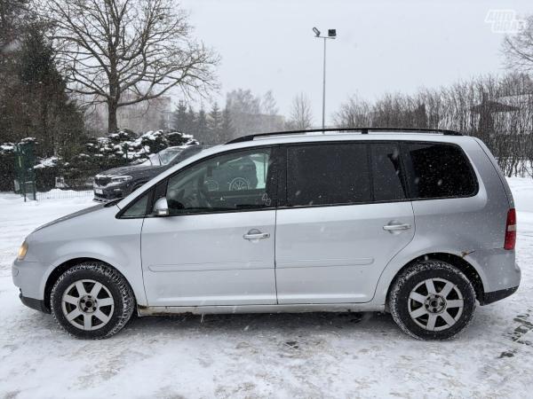 Pelēks Volkswagen Touran 2004 Kaišiadorys, ar dzinēja tilpumu 2.00 L un nobraukumu 370 tūkst. km par 950 €, foto 8 vietnē AUTOMOTO.COM.LV