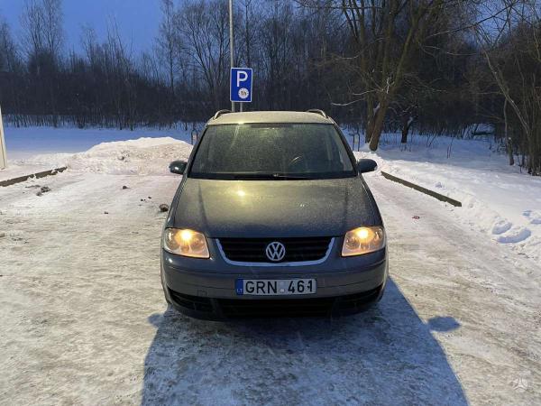 Pelēks Volkswagen Touran 2004 Panevēža, ar dzinēja tilpumu 1.97 L un nobraukumu 476 tūkst. km par 1450 €, foto 2 vietnē AUTOMOTO.COM.LV