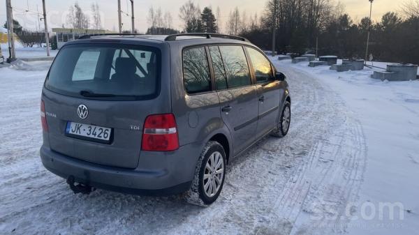 Grey Volkswagen Touran 2004 in Liepaja, with an engine capacity of 1.90 L and mileage of 300 thousand km for 2150 €, photo 3 on AUTOMOTO.COM.LV