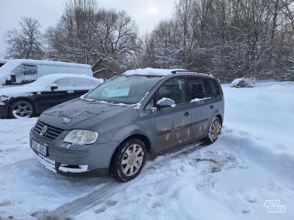 Pelēks Volkswagen Touran 2004 Ignalina, ar dzinēja tilpumu 1.90 L un nobraukumu 400 tūkst. km par 500 €, foto 1 vietnē AUTOMOTO.COM.LV