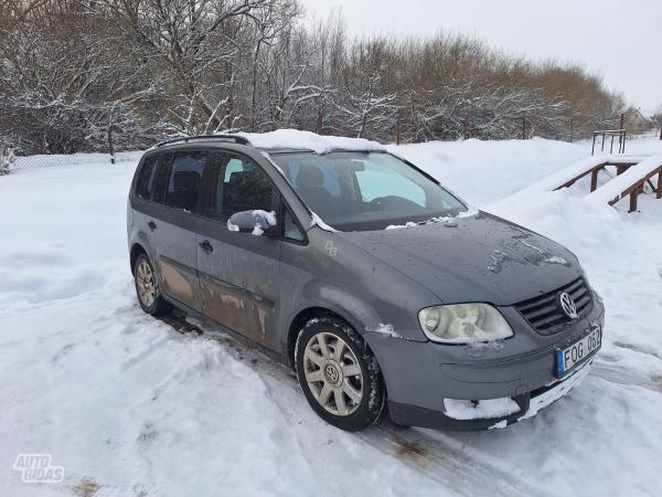 Pelēks Volkswagen Touran 2004 Ignalina, ar dzinēja tilpumu 1.90 L un nobraukumu 400 tūkst. km par 500 €, foto 2 vietnē AUTOMOTO.COM.LV