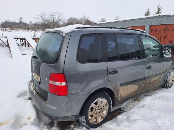 Pelēks Volkswagen Touran 2004 Ignalina, ar dzinēja tilpumu 1.90 L un nobraukumu 400 tūkst. km par 500 €, foto 3 vietnē AUTOMOTO.COM.LV