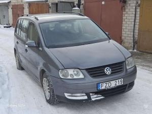 Grey Volkswagen Touran 2004 in Ukmerge, with an engine capacity of 1.90 L and mileage of 258 thousand km for 1100 €, photo 2 on AUTOMOTO.COM.LV
