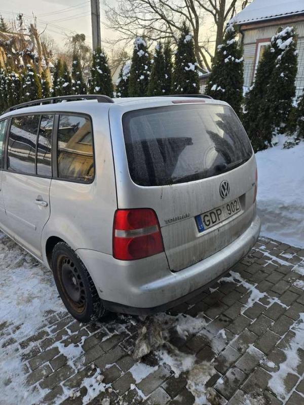 Grey Volkswagen Touran 2004 in Kaunas, with an engine capacity of 1.90 L and mileage of 339 thousand km for 2200 €, photo 4 on AUTOMOTO.COM.LV