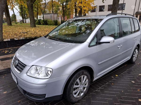 Pelēks Volkswagen Touran 2004 Palanga, ar dzinēja tilpumu 1.90 L un nobraukumu 266 tūkst. km par 1850 €, foto 3 vietnē AUTOMOTO.COM.LV