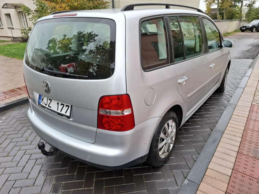 Pelēks Volkswagen Touran 2004 Palanga, ar dzinēja tilpumu 1.90 L un nobraukumu 266 tūkst. km par 1850 €, foto 4 vietnē AUTOMOTO.COM.LV