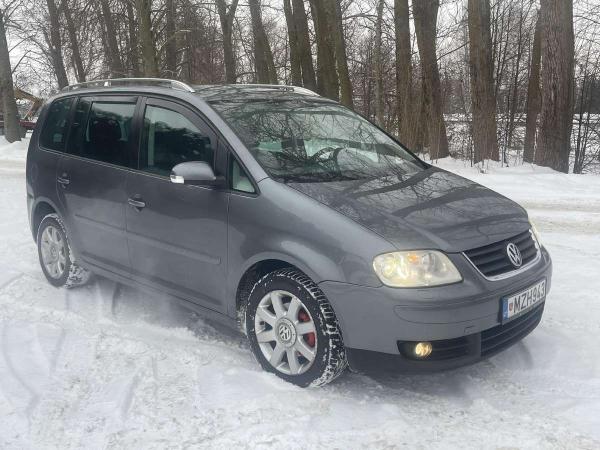 Pelēks Volkswagen Touran 2004 Kaišiadorys, ar dzinēja tilpumu 1.97 L un nobraukumu 320 tūkst. km par 1950 €, foto 4 vietnē AUTOMOTO.COM.LV