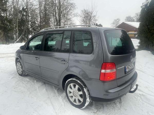 Pelēks Volkswagen Touran 2004 Kaišiadorys, ar dzinēja tilpumu 1.97 L un nobraukumu 320 tūkst. km par 1950 €, foto 7 vietnē AUTOMOTO.COM.LV