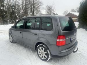 Grey Volkswagen Touran 2004 in Kaisiadorys, with an engine capacity of 1.97 L and mileage of 320 thousand km for 1950 €, photo 7 on AUTOMOTO.COM.LV