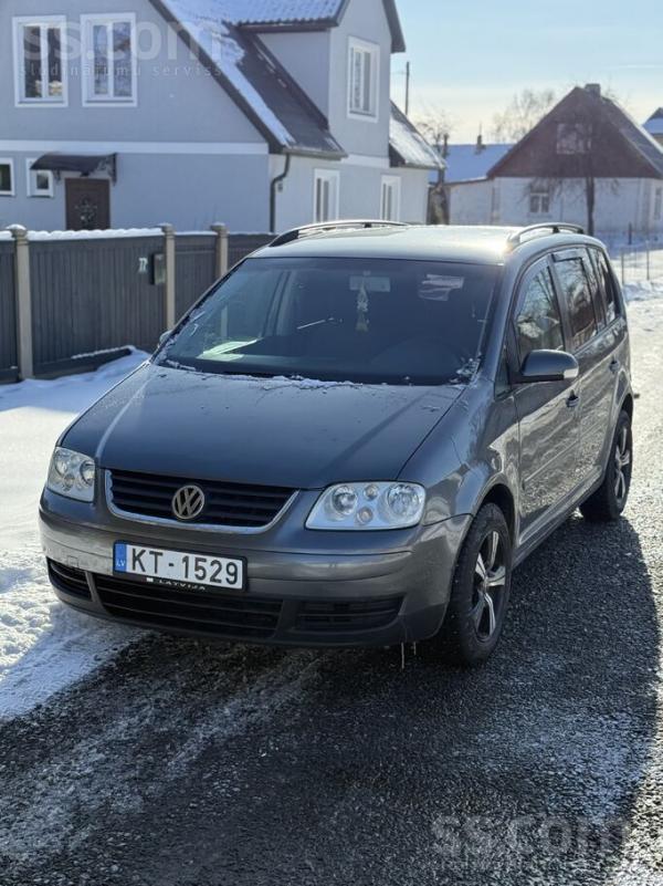 Grey Volkswagen Touran 2004 in Kuldiga, with an engine capacity of 2.00 L and mileage of 414 thousand km for 1750 €, photo 1 on AUTOMOTO.COM.LV