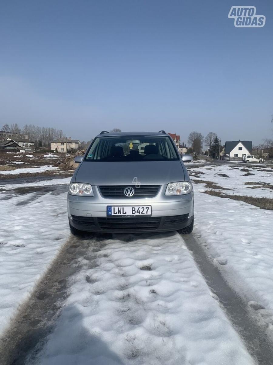 Grey Volkswagen Touran 2004 in Siauliai, with an engine capacity of 1.90 L and mileage of 236 thousand km for 1550 €, photo 2 on AUTOMOTO.COM.LV