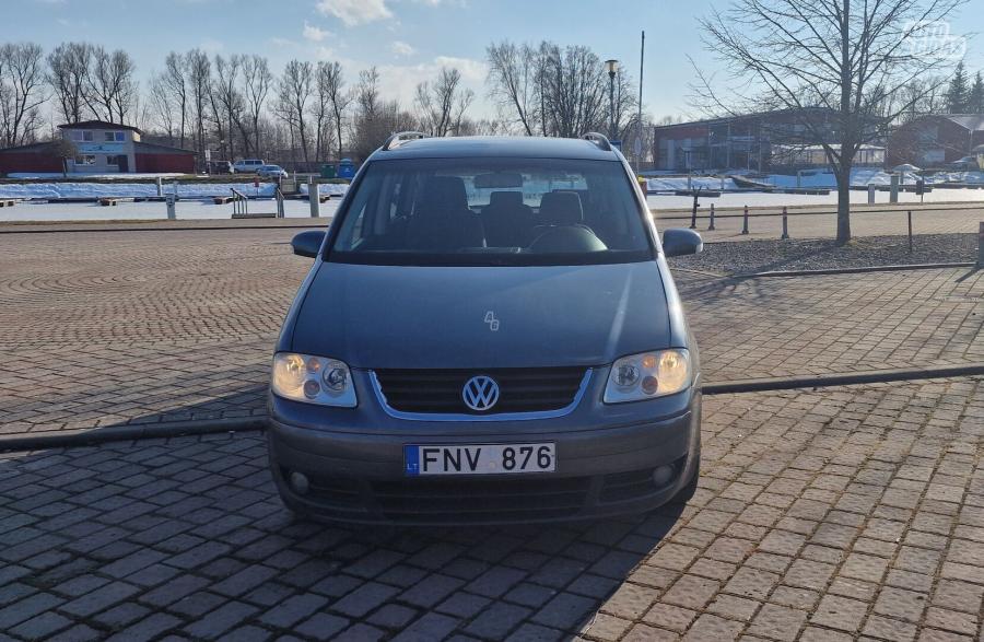 Grey Volkswagen Touran 2004 in Silute, with an engine capacity of 1.90 L and mileage of 402 thousand km for 1850 €, photo 1 on AUTOMOTO.COM.LV