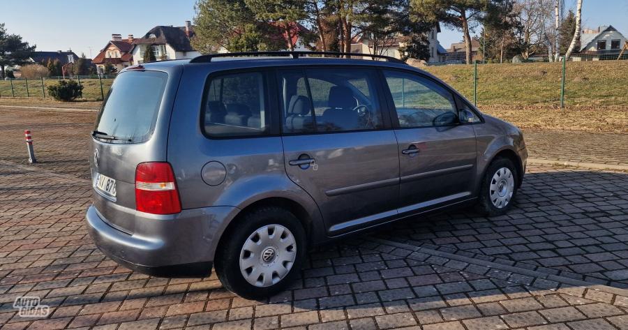 Grey Volkswagen Touran 2004 in Silute, with an engine capacity of 1.90 L and mileage of 402 thousand km for 1850 €, photo 4 on AUTOMOTO.COM.LV