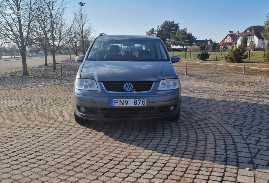 Grey Volkswagen Touran 2004 in Silute, with an engine capacity of 1.90 L and mileage of 402 thousand km for 1850 €, photo 14 on AUTOMOTO.COM.LV