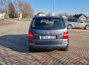 Grey Volkswagen Touran 2004 in Silute, with an engine capacity of 1.90 L and mileage of 402 thousand km for 1850 €, photo 16 on AUTOMOTO.COM.LV