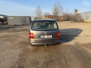 Grey Volkswagen Touran 2004 in Sirvintos, with an engine capacity of 1.90 L and mileage of 308 thousand km for 2600 €, photo 2 on AUTOMOTO.COM.LV