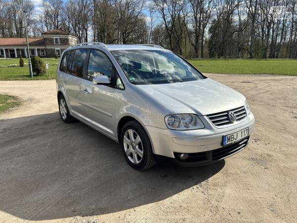 Grey Volkswagen Touran 2004 in Vilnius, with an engine capacity of 2.00 L and mileage of 283 thousand km for 1400 €, photo 1 on AUTOMOTO.COM.LV