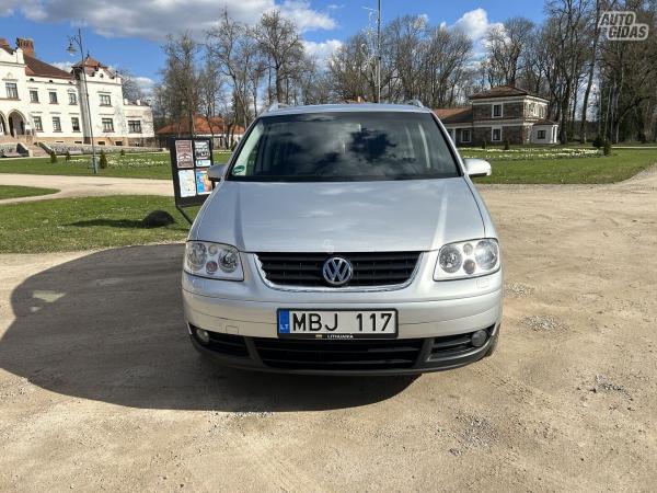 Grey Volkswagen Touran 2004 in Vilnius, with an engine capacity of 2.00 L and mileage of 283 thousand km for 1400 €, photo 2 on AUTOMOTO.COM.LV