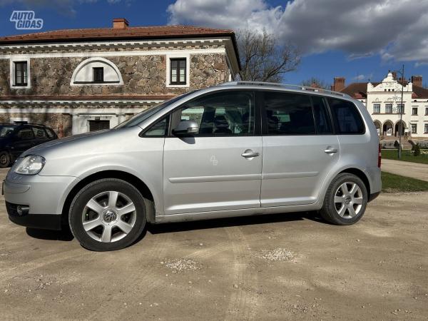 Grey Volkswagen Touran 2004 in Vilnius, with an engine capacity of 2.00 L and mileage of 283 thousand km for 1400 €, photo 4 on AUTOMOTO.COM.LV