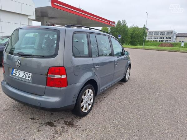 Grey Volkswagen Touran 2004 in Telschi, with an engine capacity of 1.90 L and mileage of 300 thousand km for 999 €, photo 6 on AUTOMOTO.COM.LV